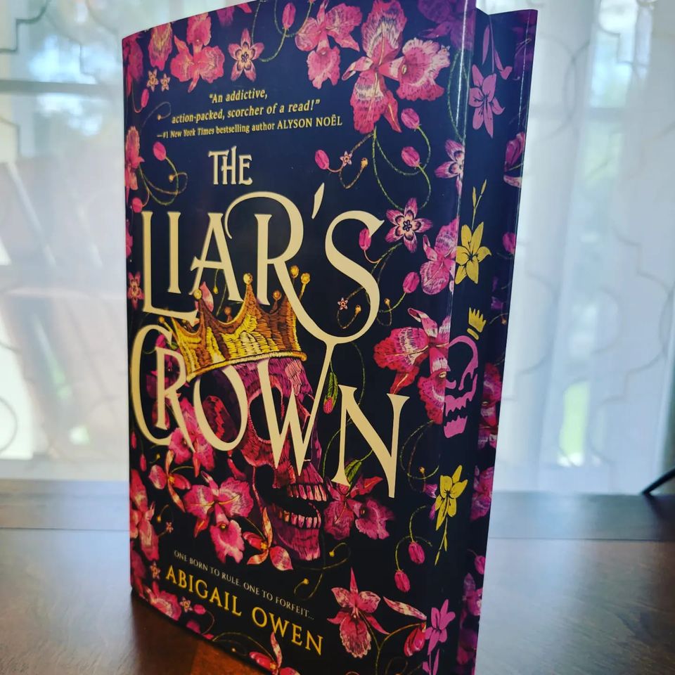 Stenciled Pages | The Liar’s Crown – Author Abigail Owen